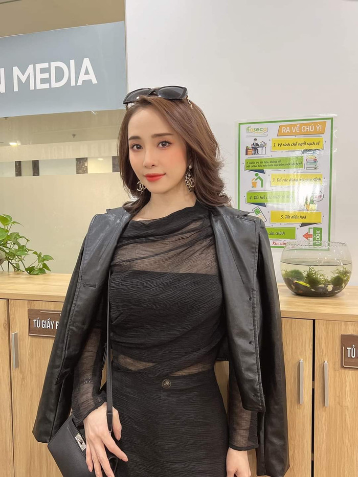 Học theo dàn sao nữ 'vũ trụ VTV' cách mix áo ôm